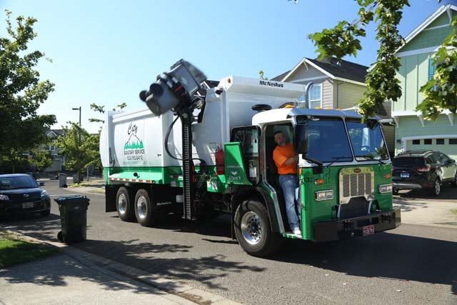 McNeilus Zero Radius Side Loader